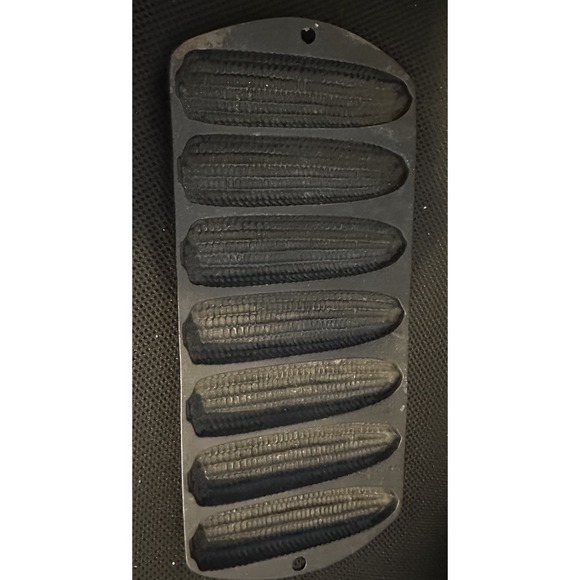 The Unbranded Brand | Kitchen | Vintage Cast Iron Cornbread Pan Mold ...
